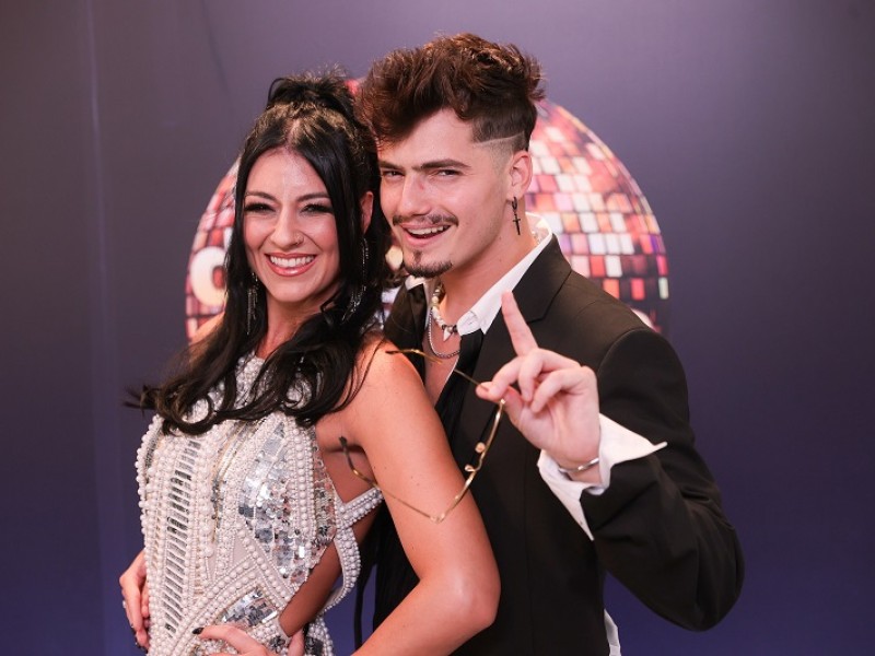 Marics Peti jól érzi magát Stana Alexandrával - Habostorta.hu