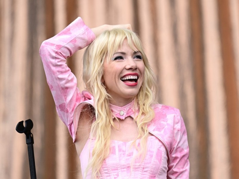 Eljegyezték Carly Rae Jepsent - Habostorta.hu